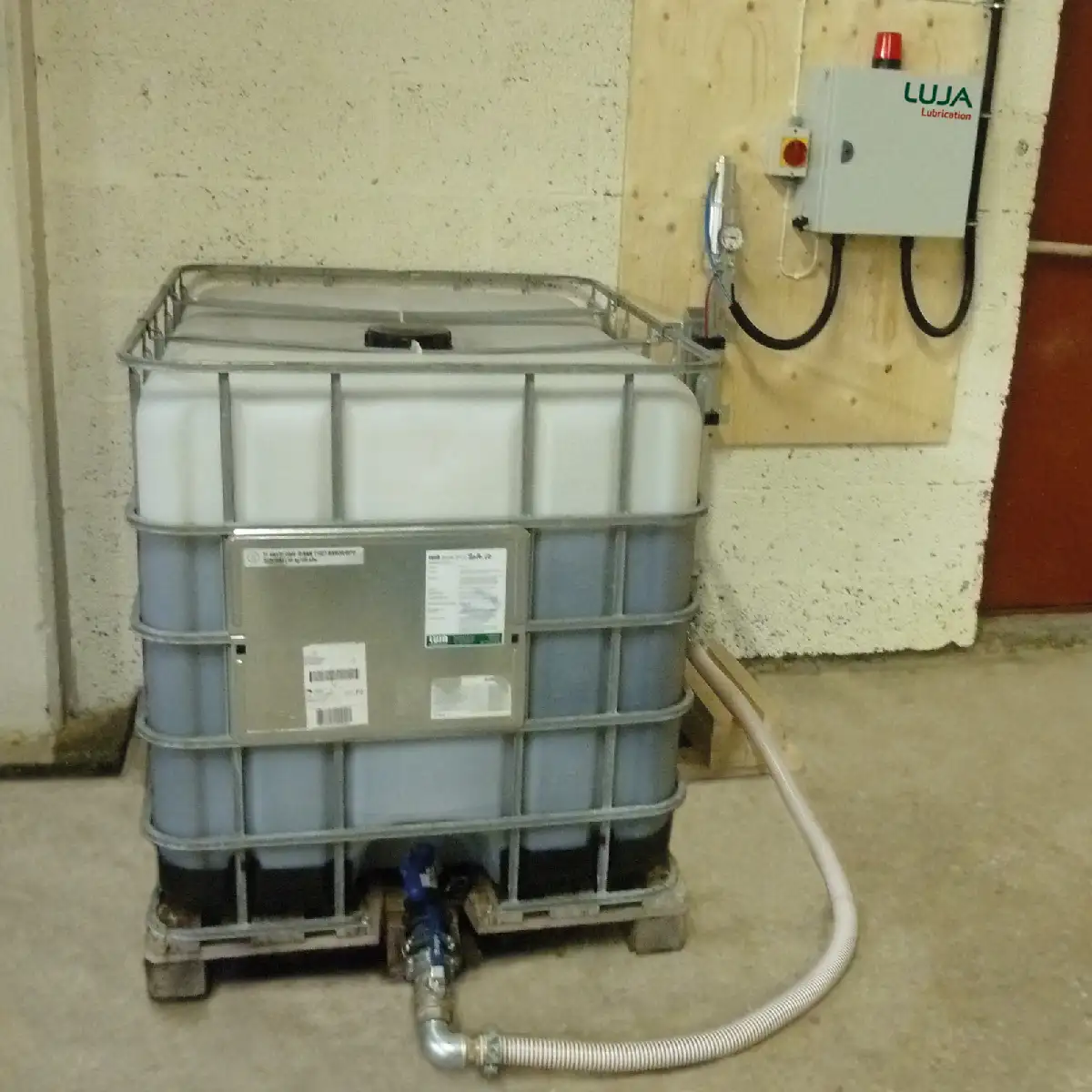 Blade lubrication - LUJA Sawtech A/S