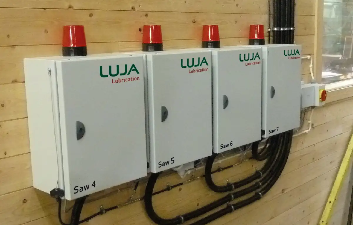 Blade lubrication - LUJA Sawtech A/S